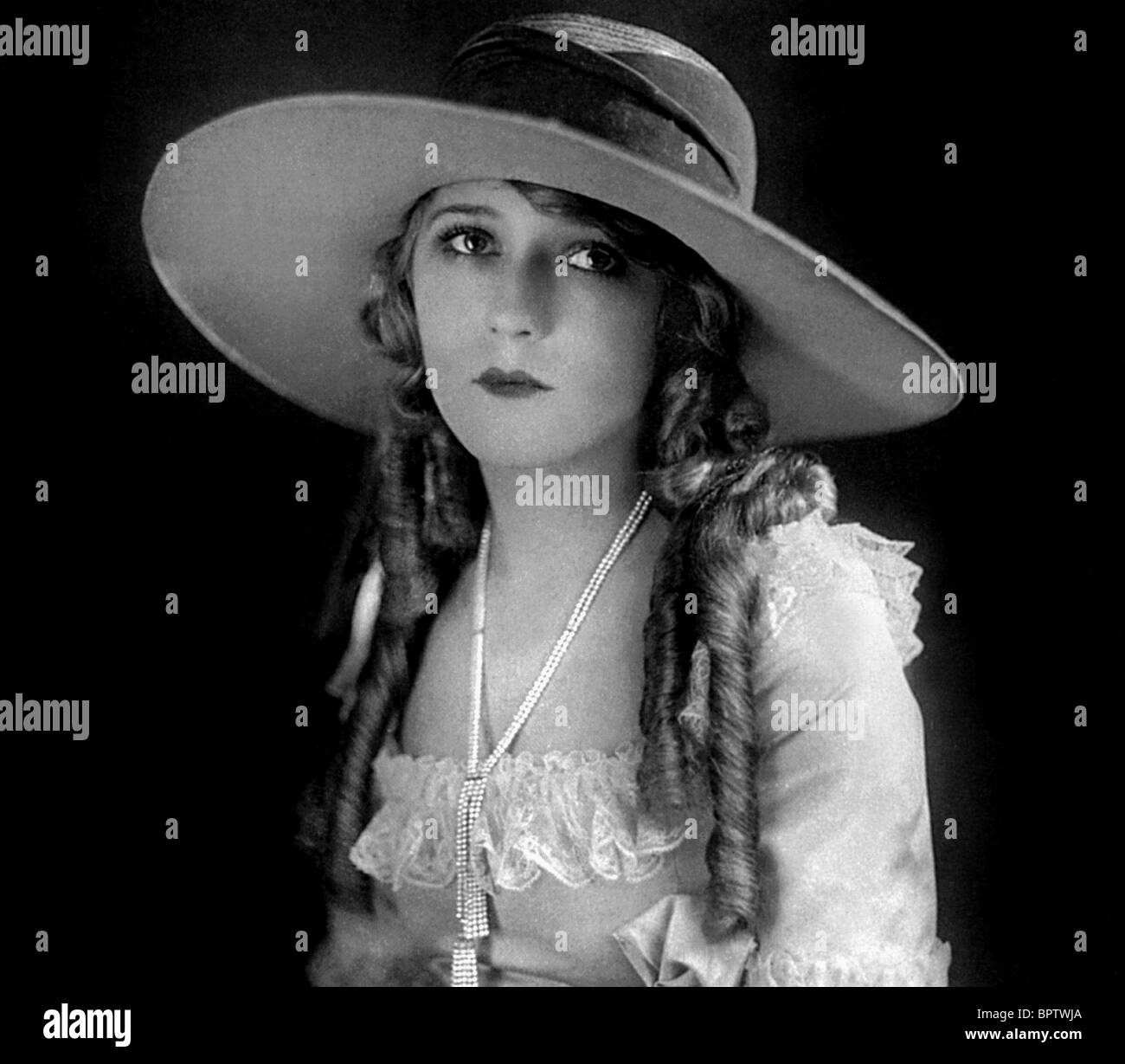 1918 movies hi-res stock photography and images - Alamy
