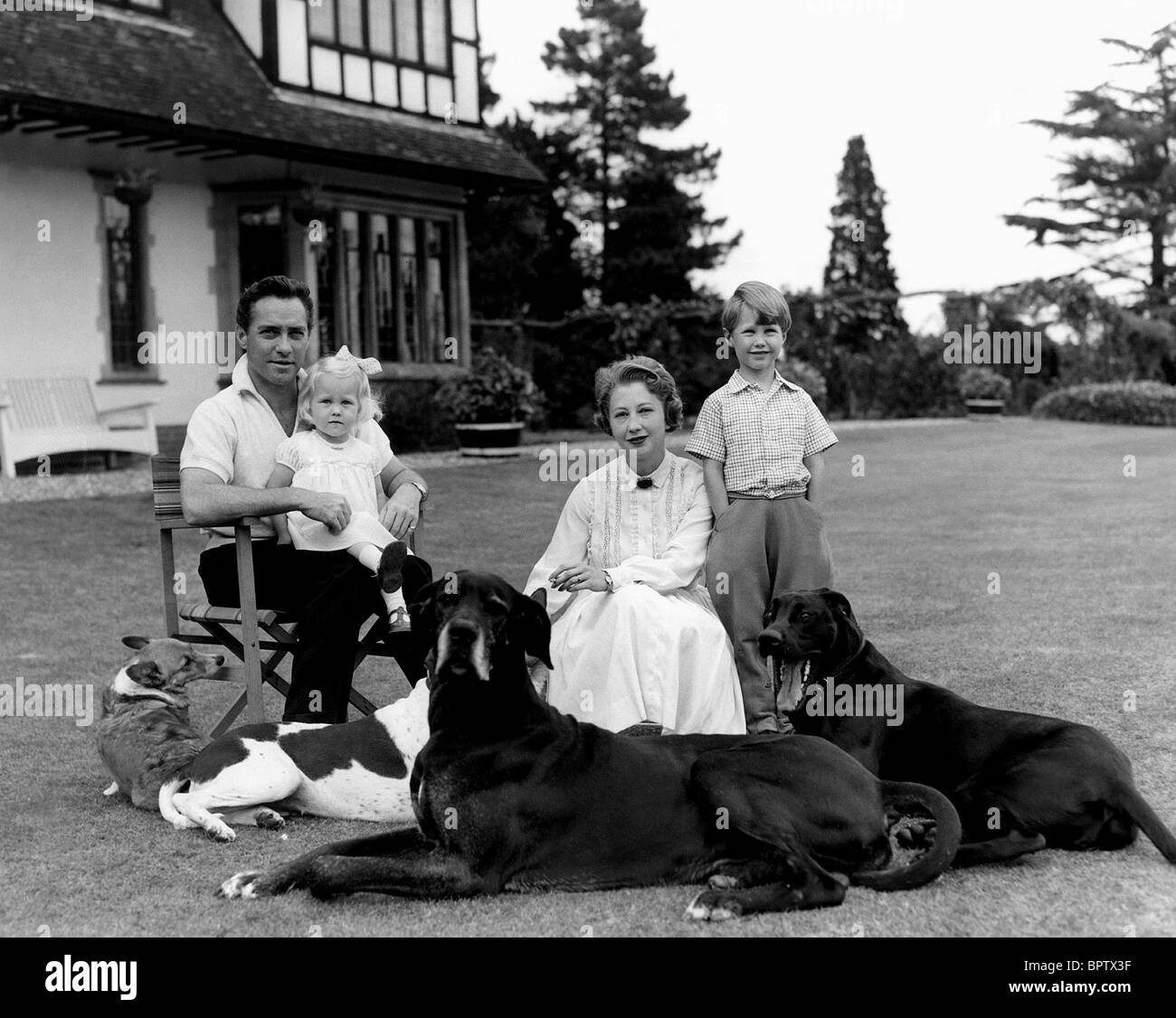 RICHARD TODD WIFE KITTY DAUGHTER FIONA SON PETER & DOGS ACTOR WITH ...