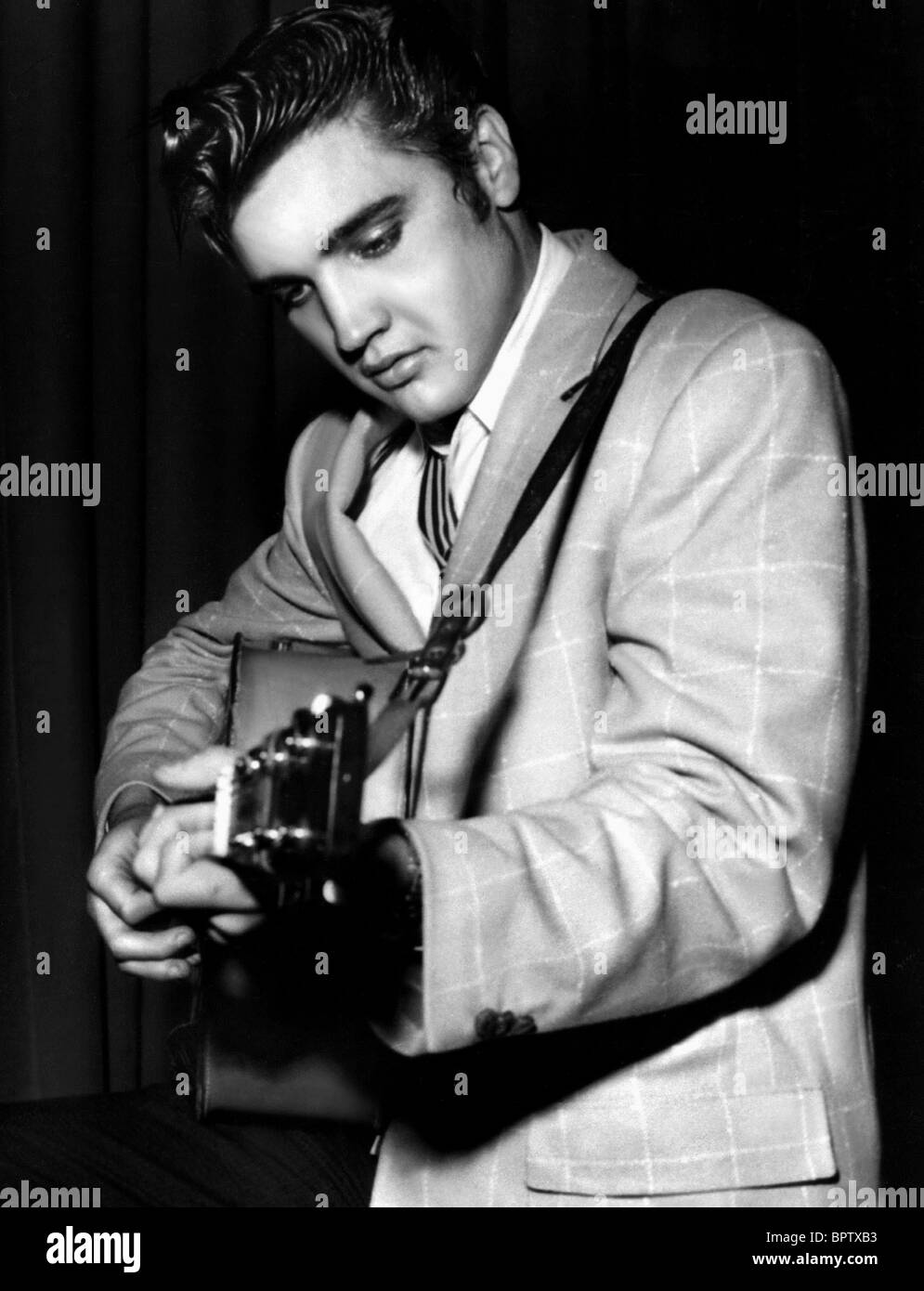 Elvis presley 1957 hi-res stock photography and images - Alamy