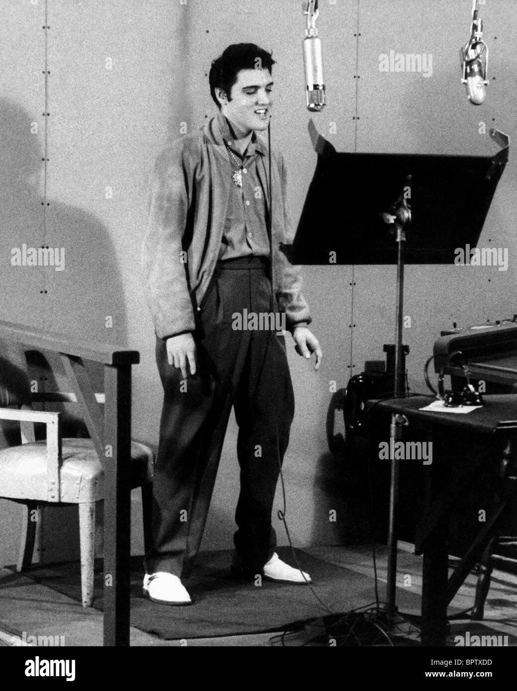 Elvis presley Black and White Stock Photos & Images - Alamy