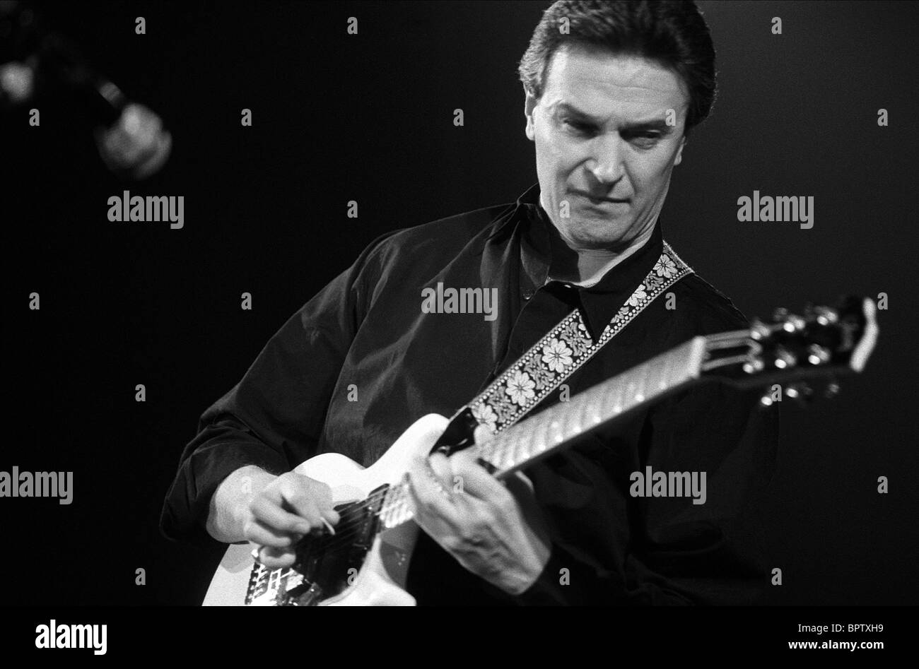 John Mclaughlin Guitar Black and White Stock Photos & Images - Alamy