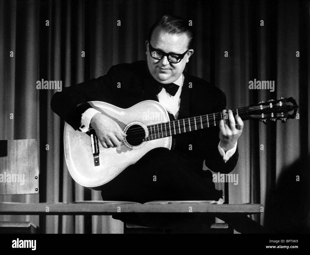 SIEGFRIED BEHREND GUITARIST (1972 Stock Photo - Alamy