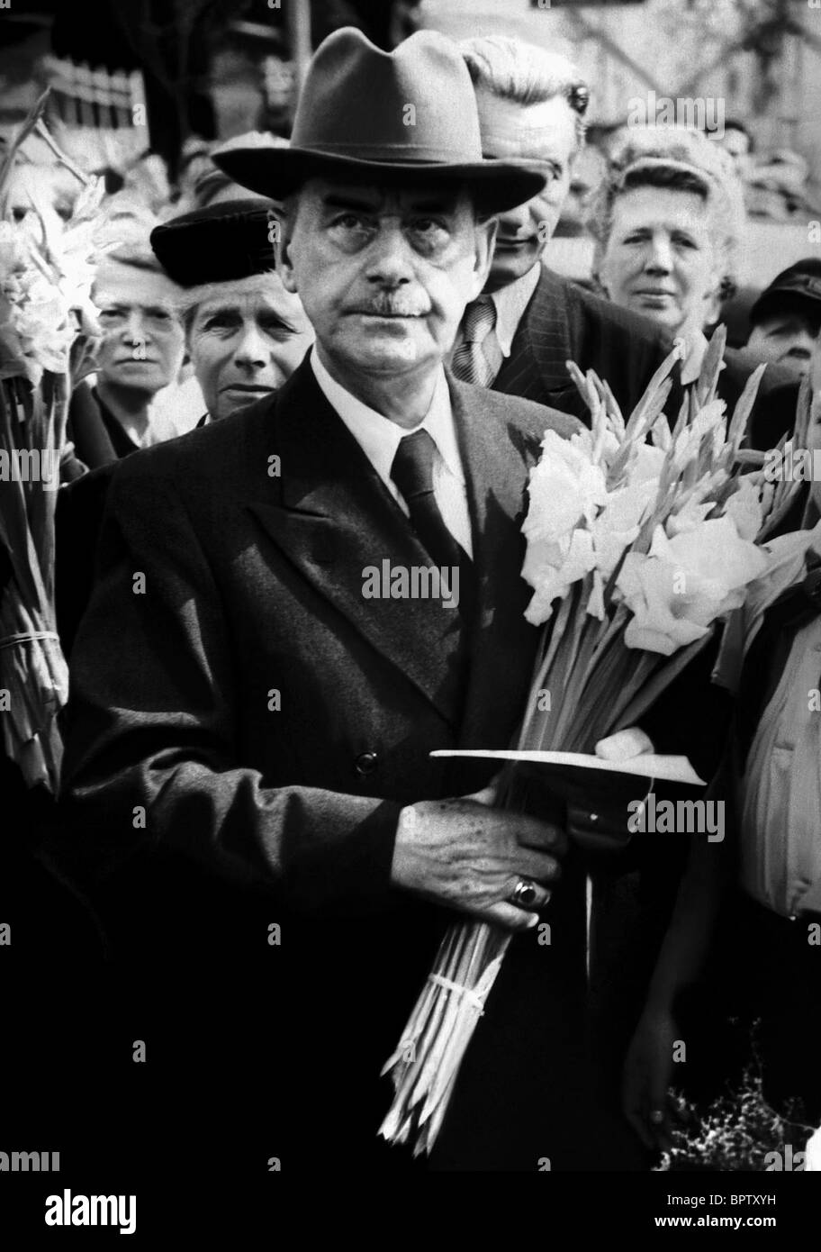 Thomas mann writer hi-res stock photography and images - Alamy