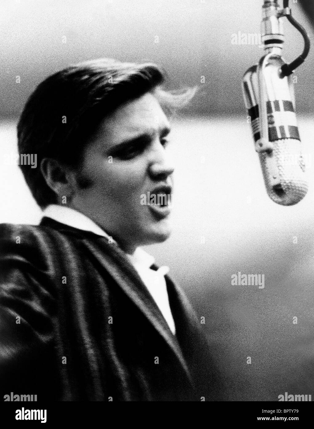 Elvis presley 1955 hi-res stock photography and images - Alamy