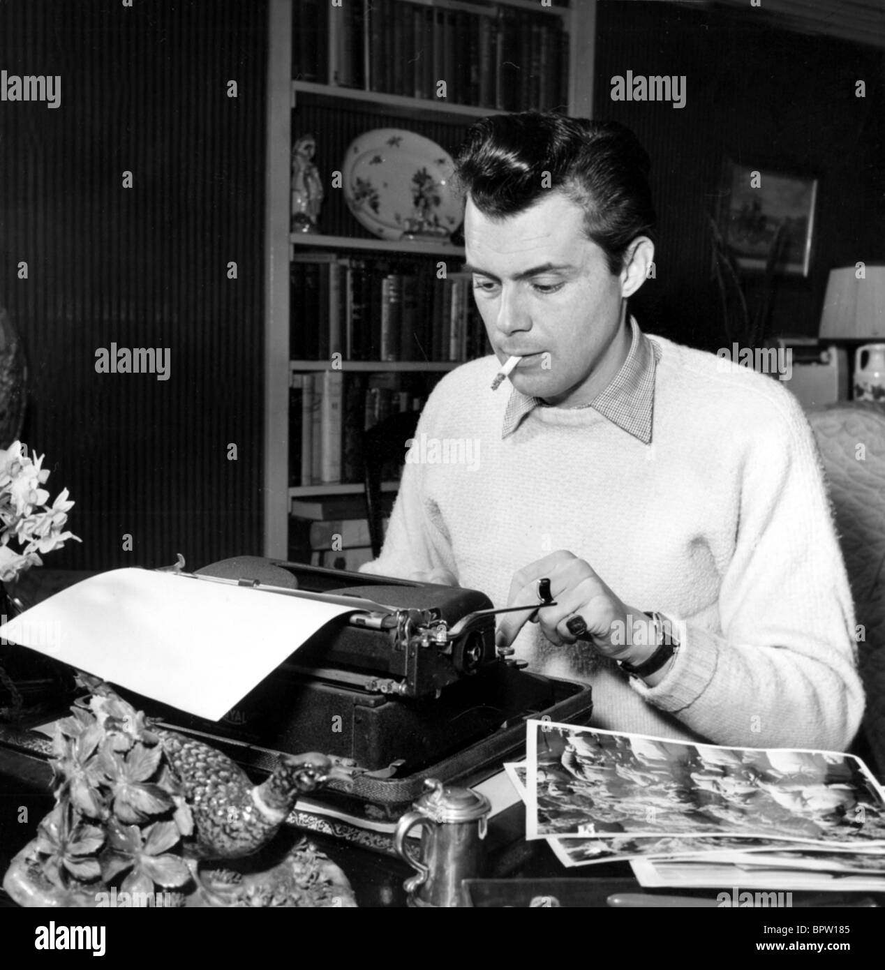 DIRK BOGARDE ACTOR (1954 Stock Photo - Alamy