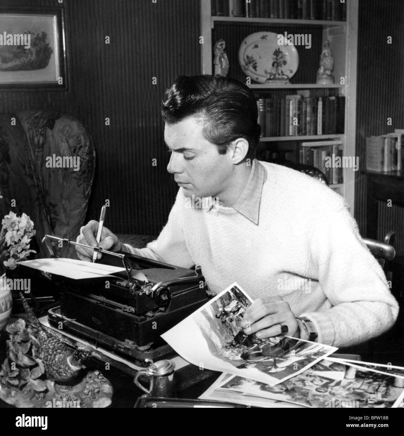 DIRK BOGARDE ACTOR (1954 Stock Photo - Alamy