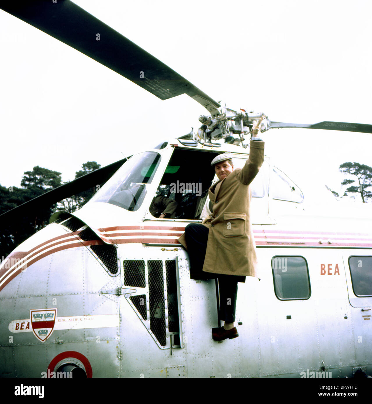 KENNETH MORE ACTOR (1964 Stock Photo - Alamy