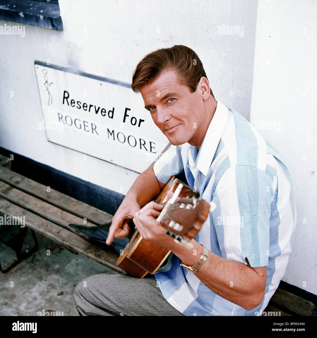 ROGER MOORE ACTOR (1960 Stock Photo - Alamy