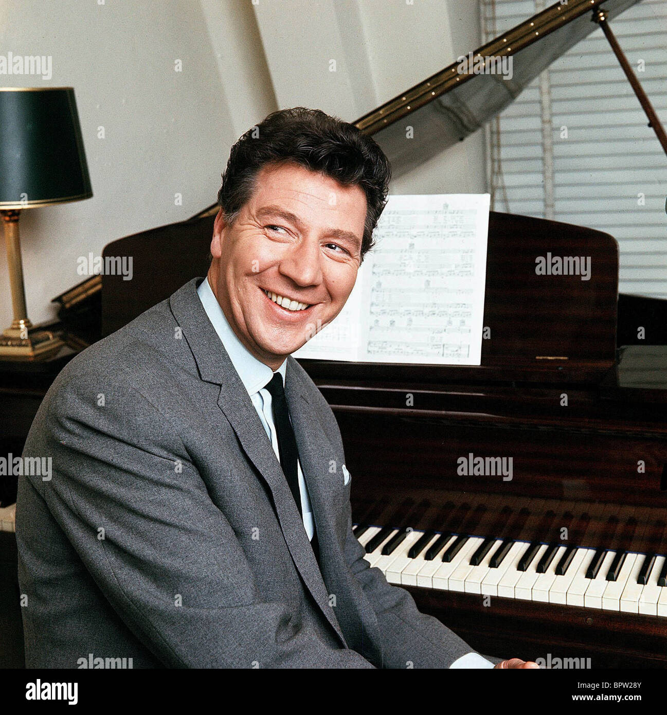 MAX BYGRAVES SINGER (1967 Stock Photo - Alamy