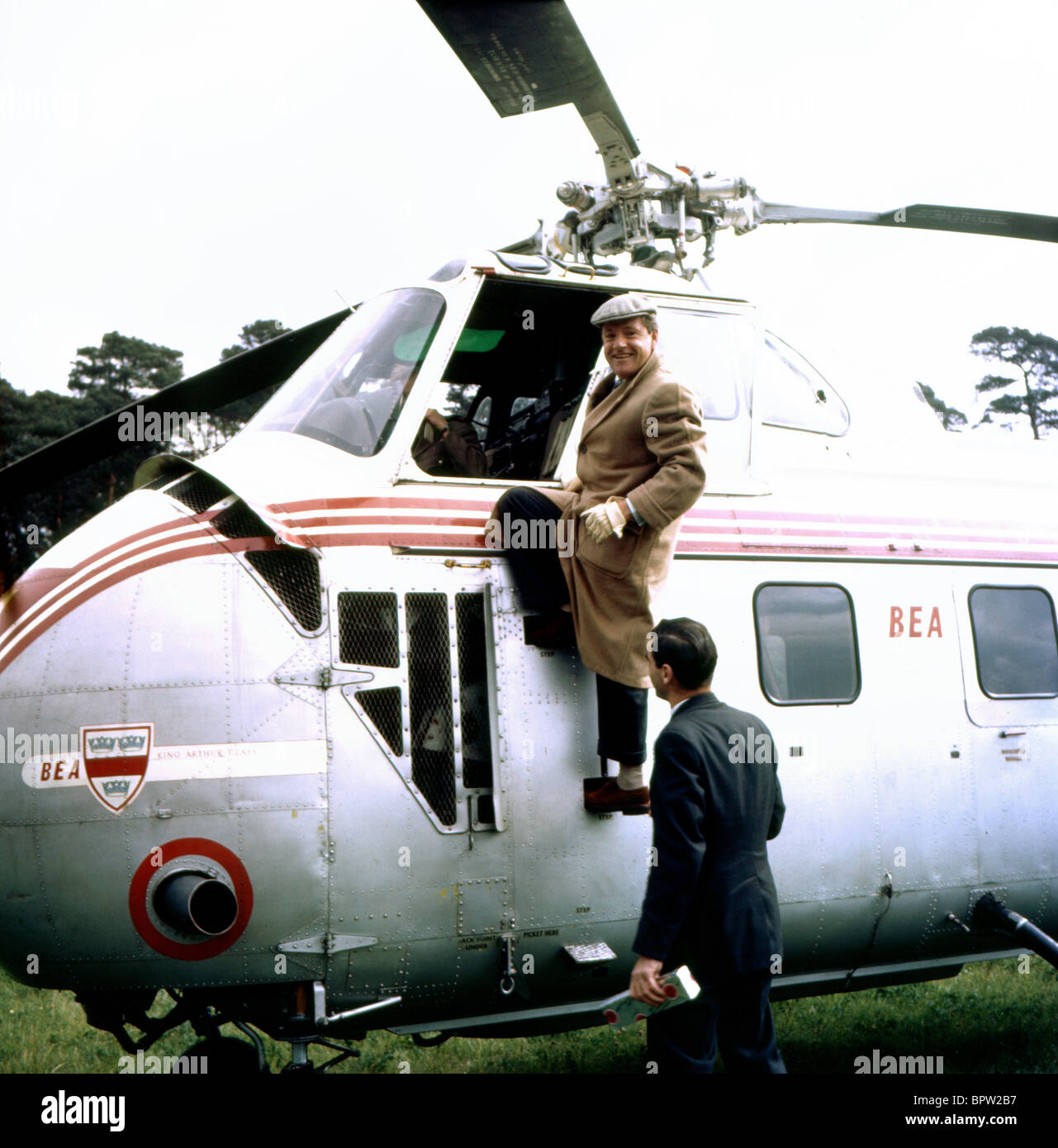 KENNETH MORE ACTOR (1964 Stock Photo - Alamy