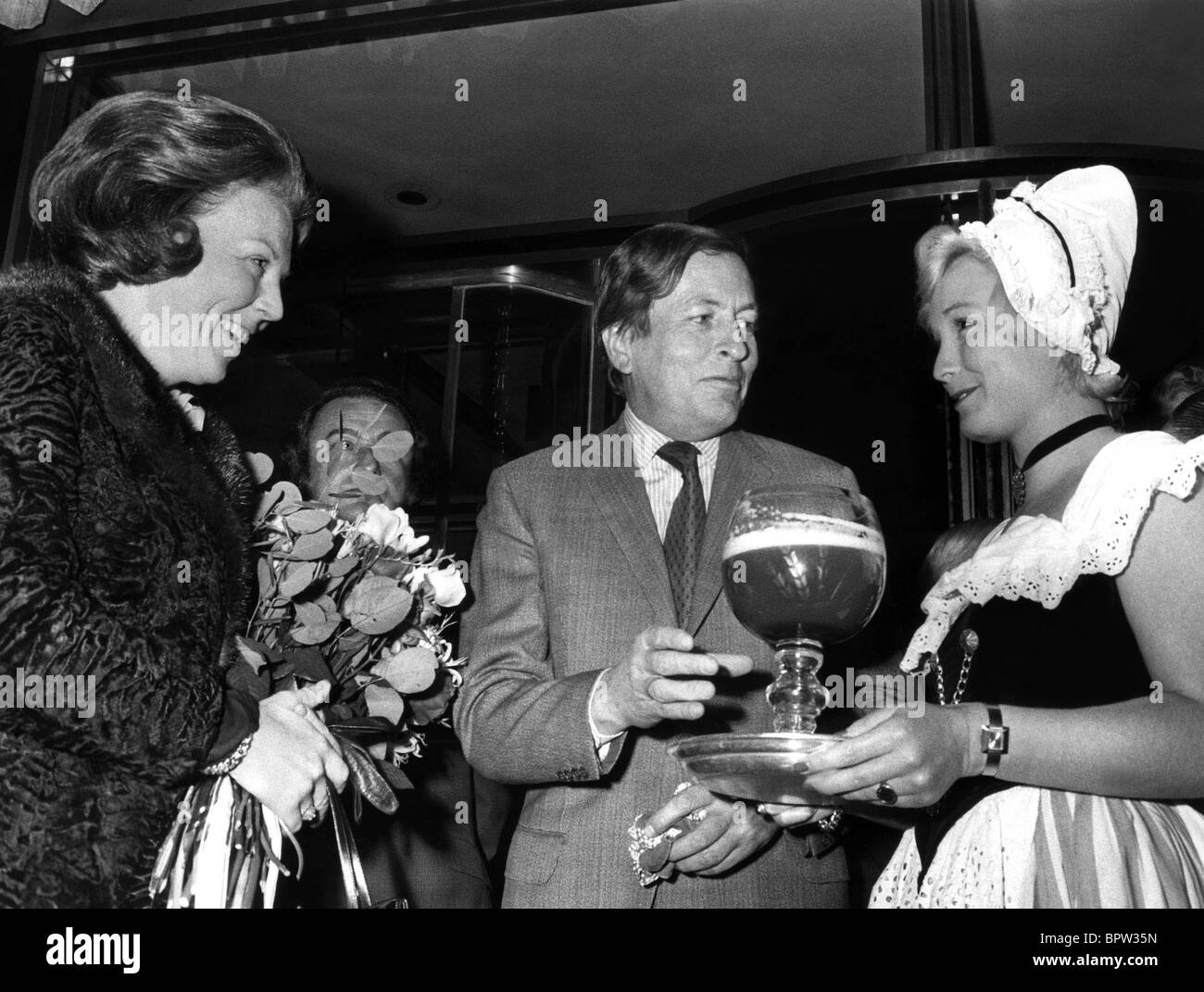 QUEEN BEATRIX & PRINCE CLAUS QUEEN & PRINCE OF NETHERLANDS 01 May 1982 ...