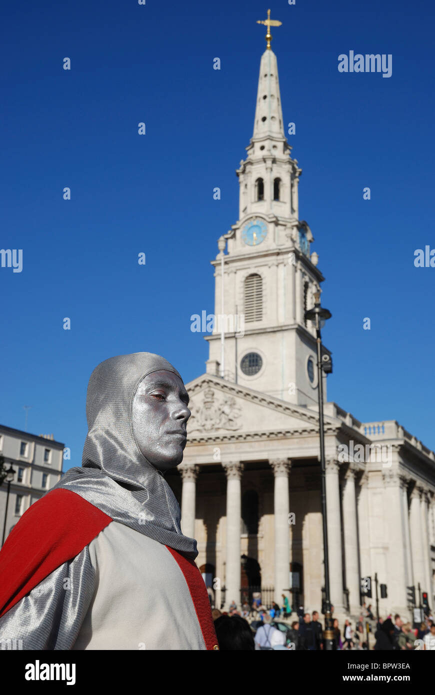 Living statue london hi-res stock photography and images - Alamy