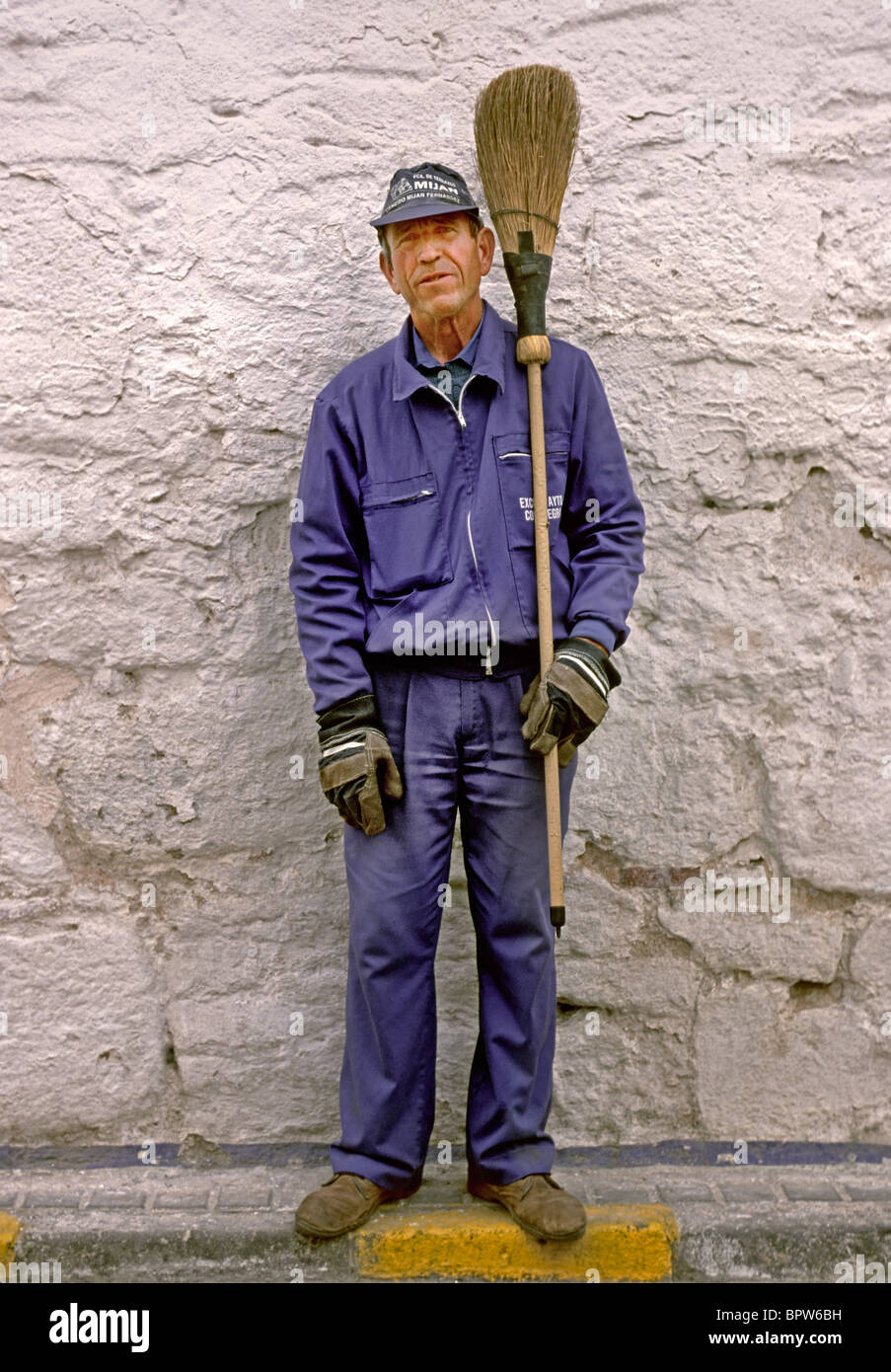Street sweeper man hi-res stock photography and images - Alamy
