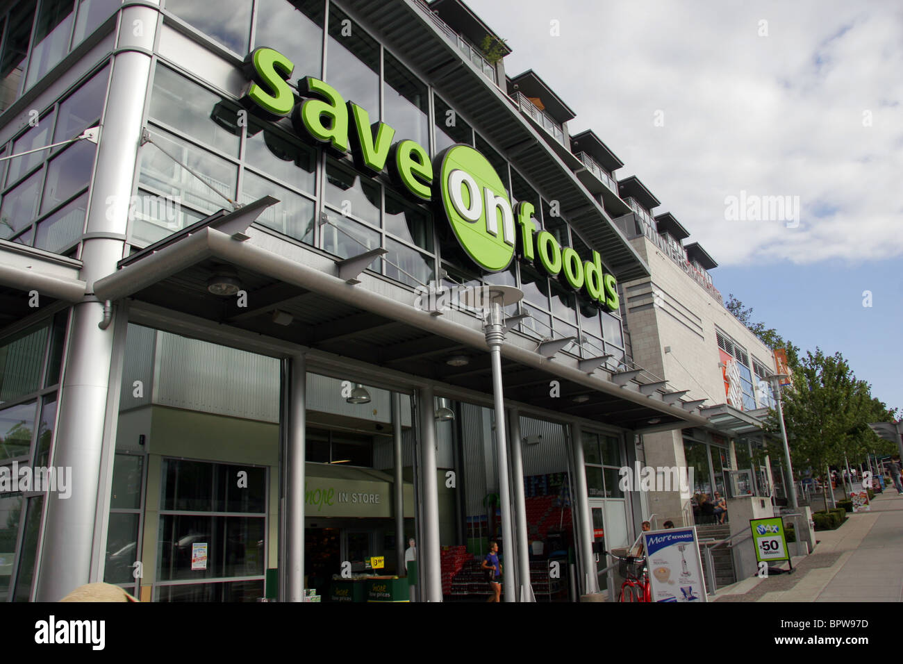 Save on foods hi-res stock photography and images - Alamy