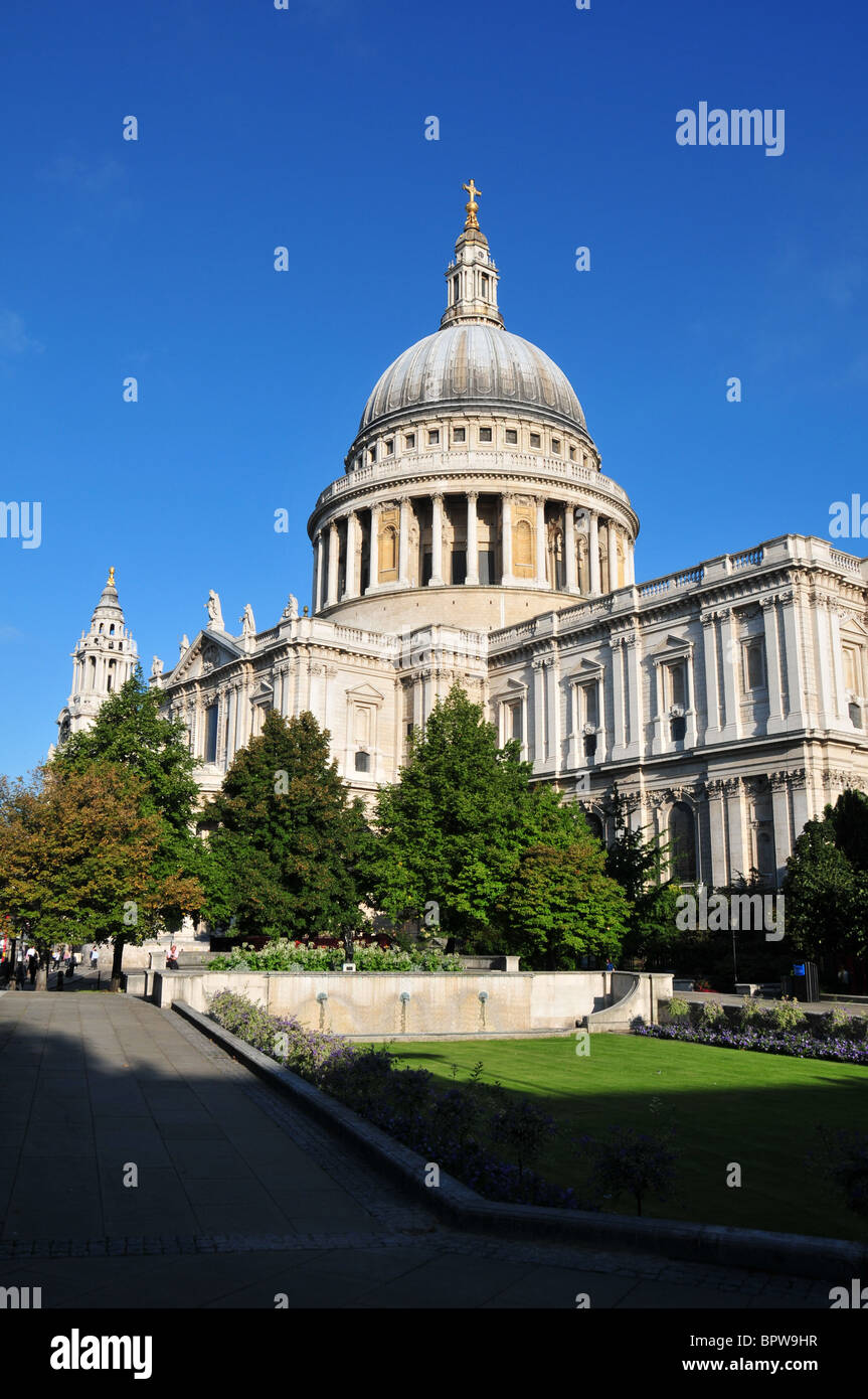 Morning building hi-res stock photography and images - Alamy