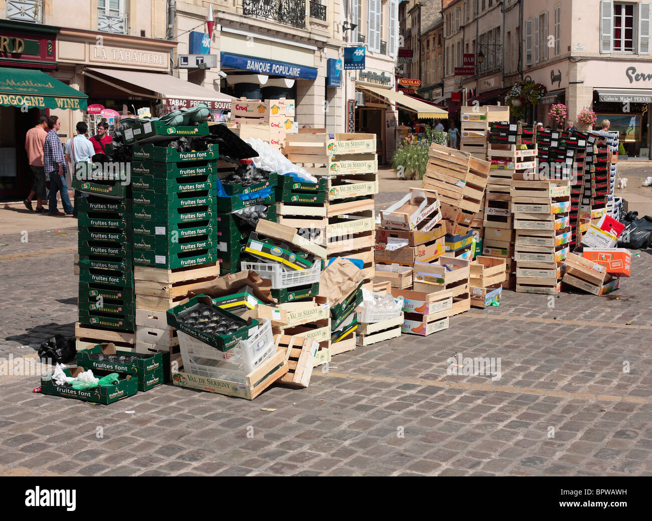 Pile of rubbish in the street hi-res stock photography and images - Alamy