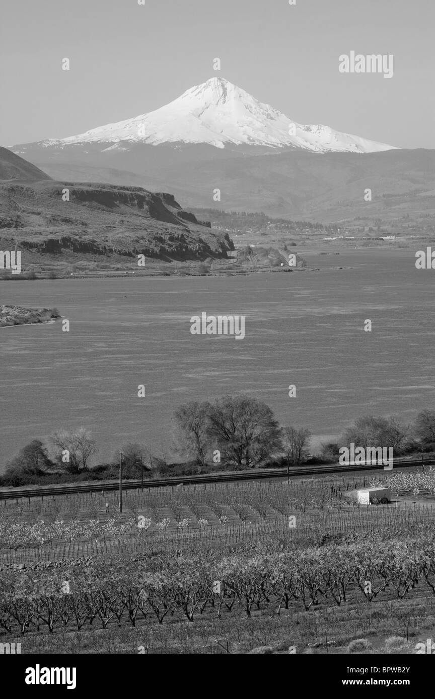 Gorge background Black and White Stock Photos & Images - Alamy