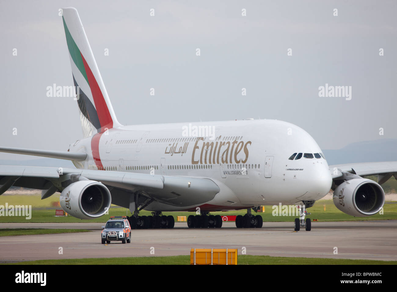 Emirates a380 manchester airport hi-res stock photography and images ...