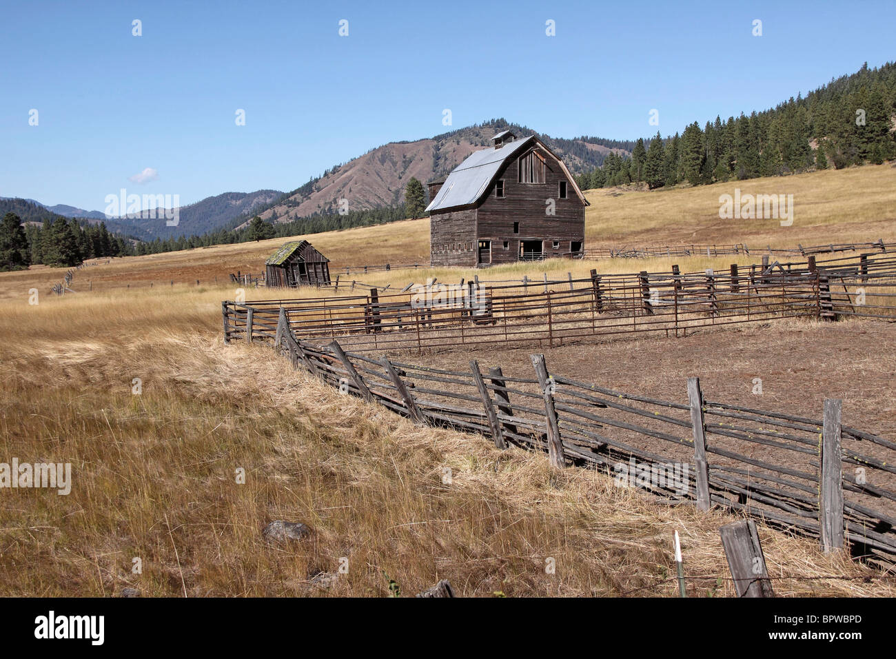 Wood pasture barn hi-res stock photography and images - Alamy