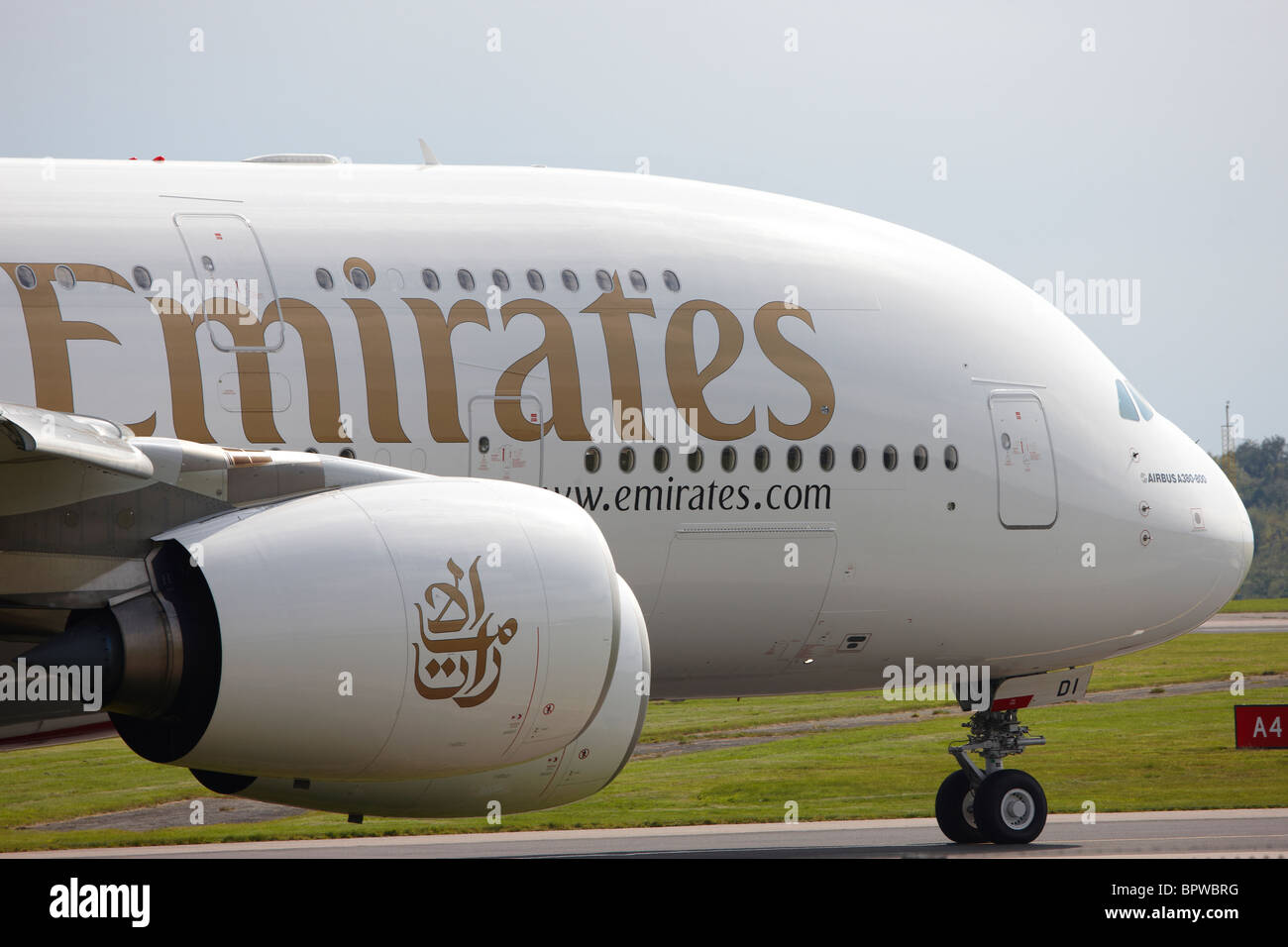 Emirates a380 manchester airport hi-res stock photography and images ...