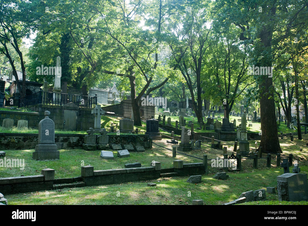 Trinity church cemetery nyc hi-res stock photography and images - Alamy