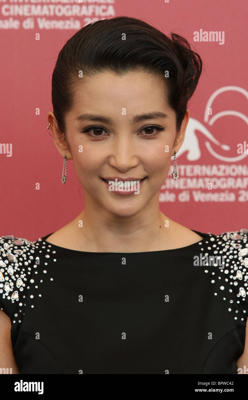 LI BINGBING DETECTIVE DEE AND THE MYSTERY OF THE PHANTOM FLAME ...