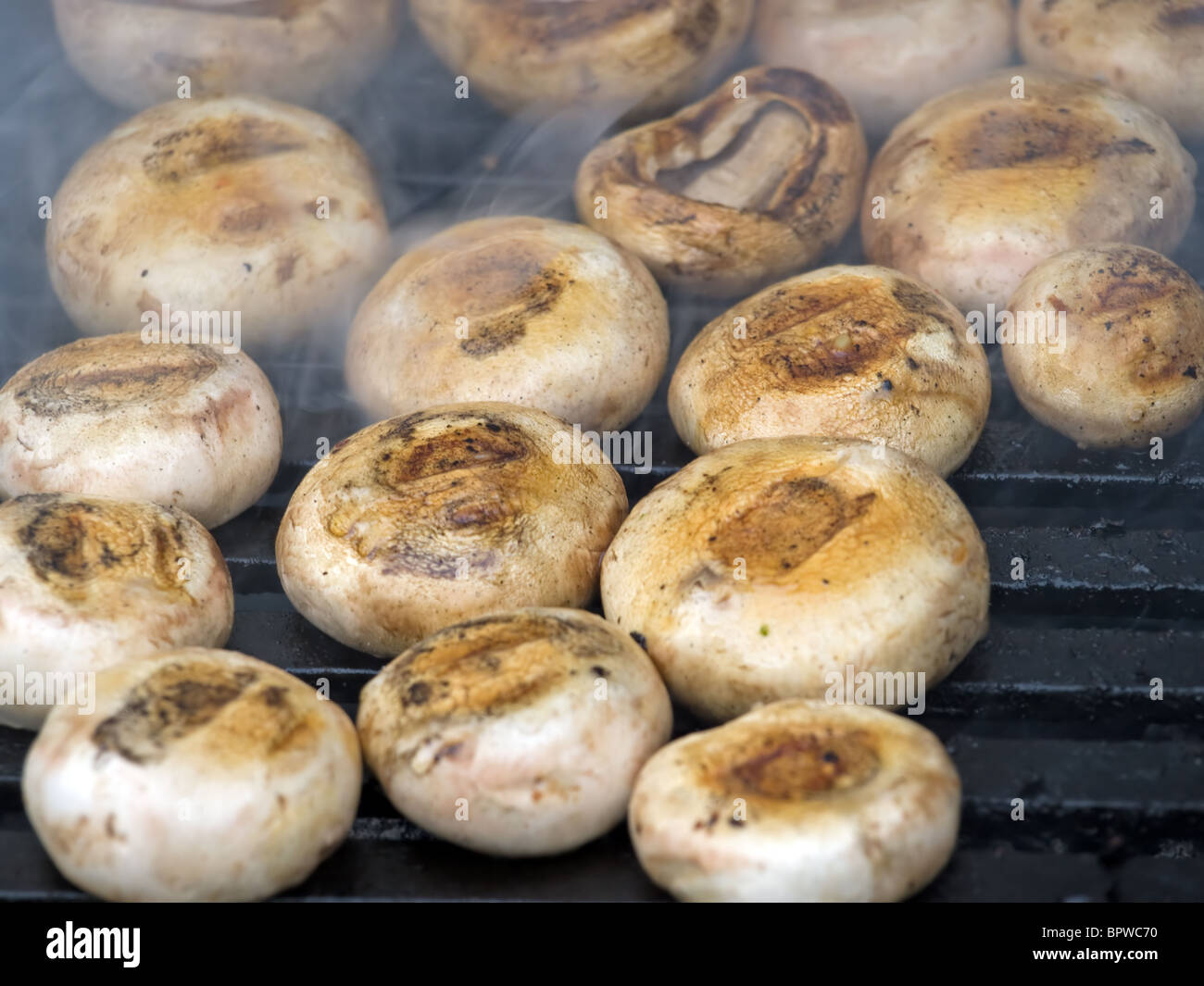 Champignons grill hi-res stock photography and images - Alamy