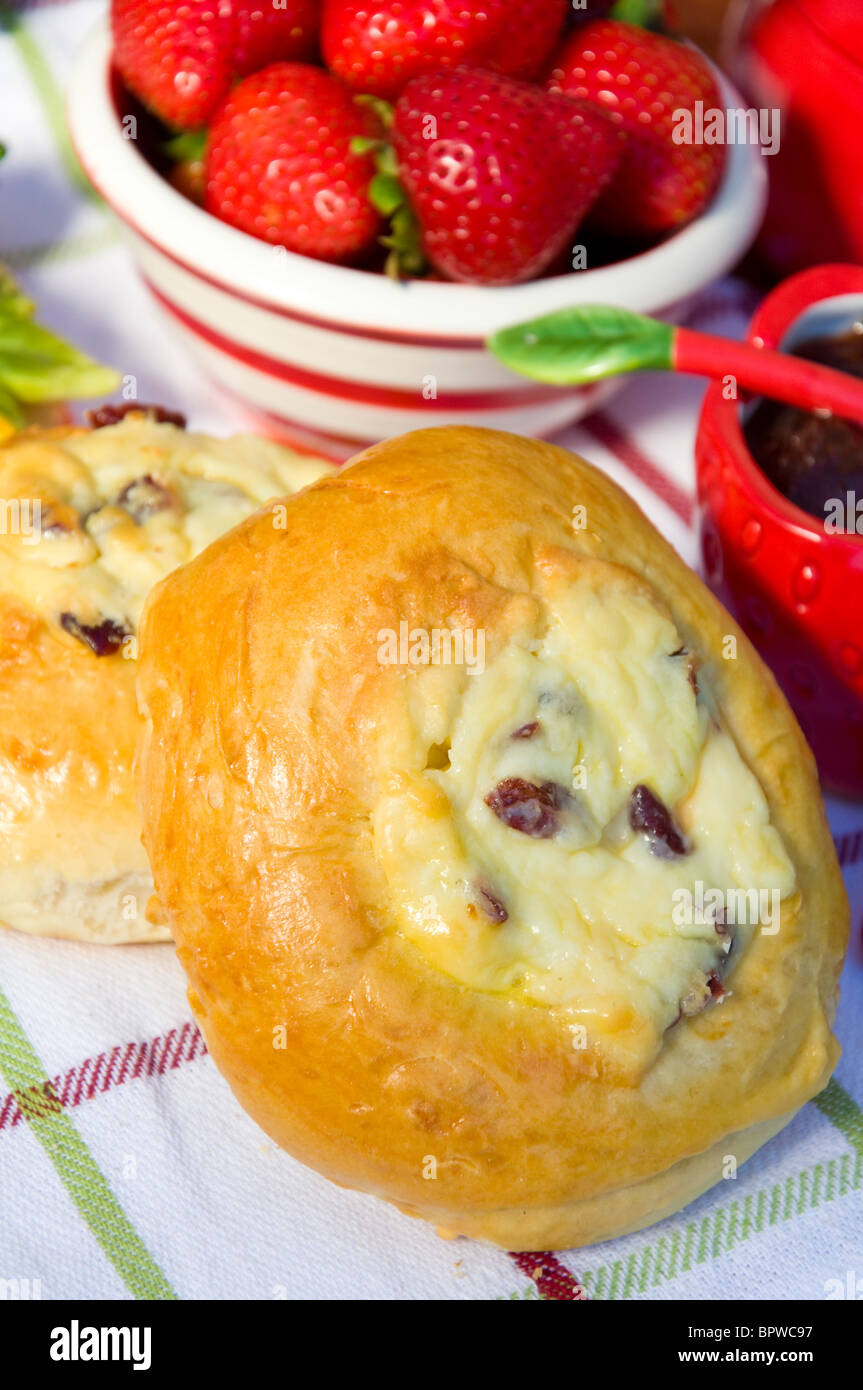Pastry with raisins and cheese cream Stock Photo - Alamy