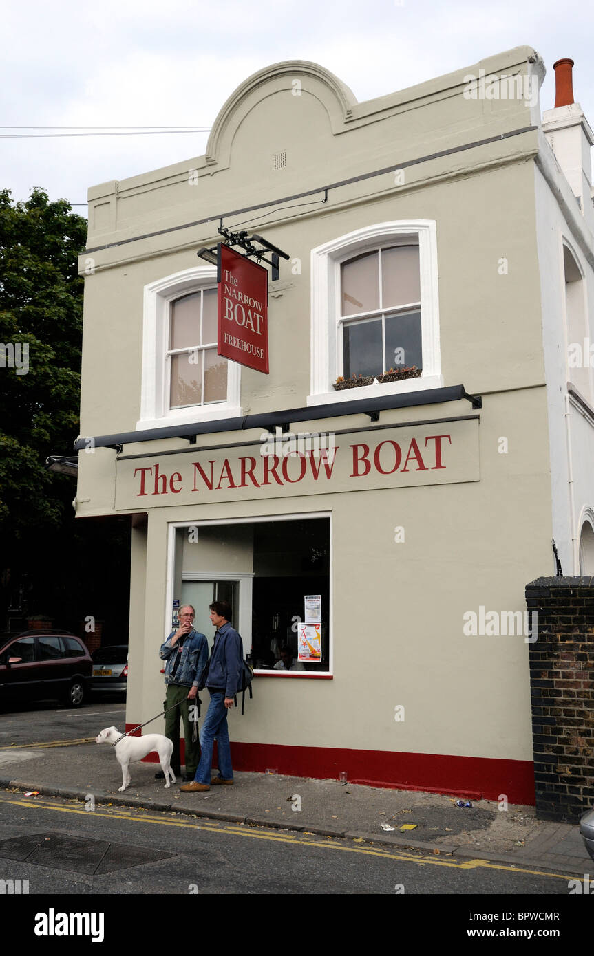 Narrow pub hi-res stock photography and images - Alamy