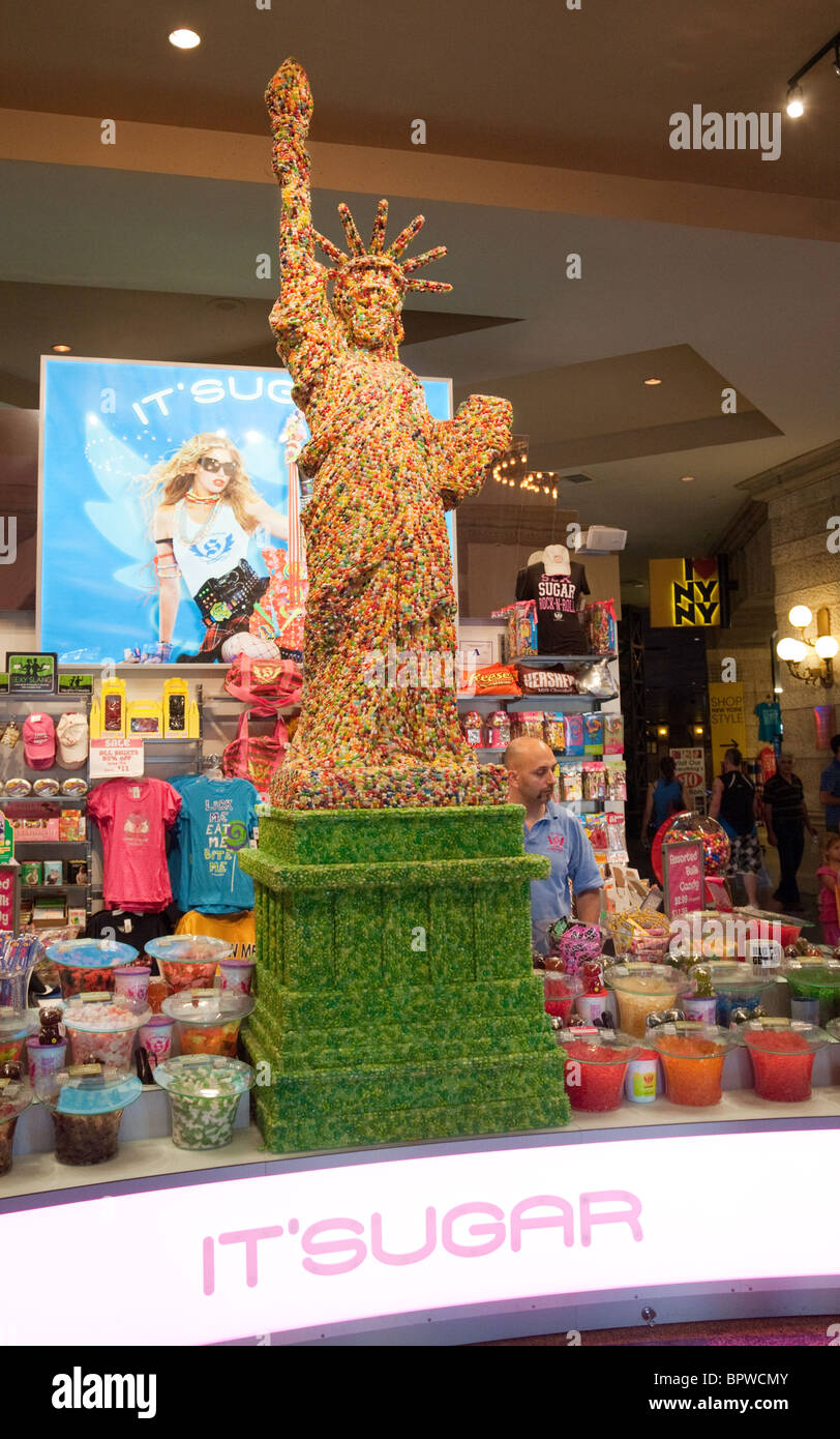 A sweet stall in the New York New York Hotel with a Statue of Liberty ...