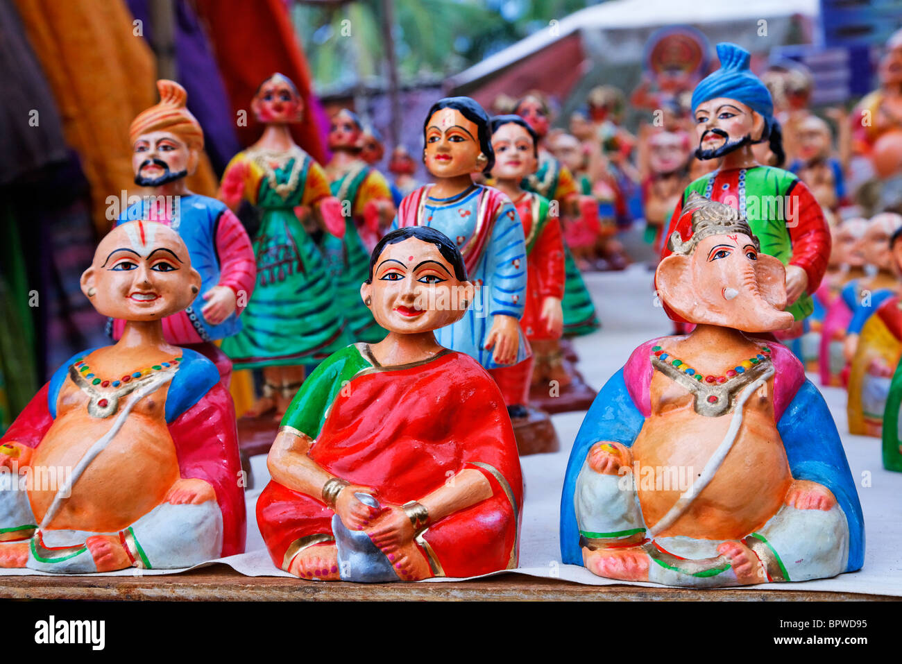 Market stall selling papier mache figures, Anjuna Market, Goa, India ...