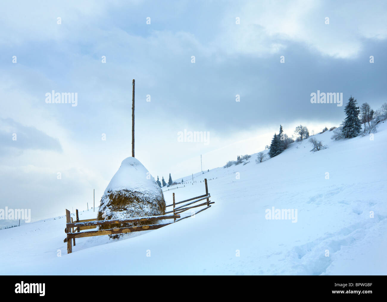Dull and misty sky hi-res stock photography and images - Alamy