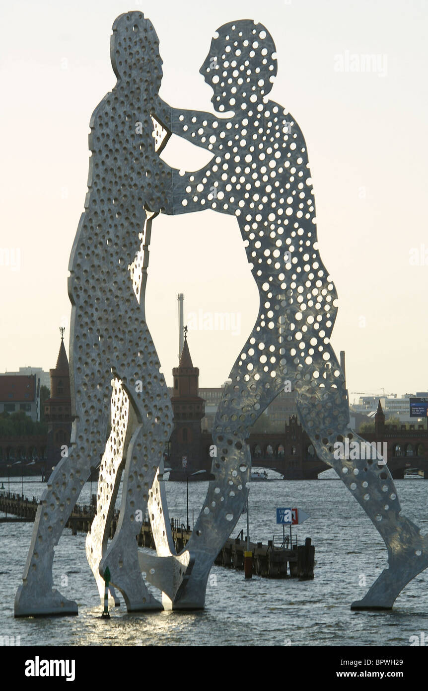 Molecule Men Statue along the river Spree Stock Photo - Alamy