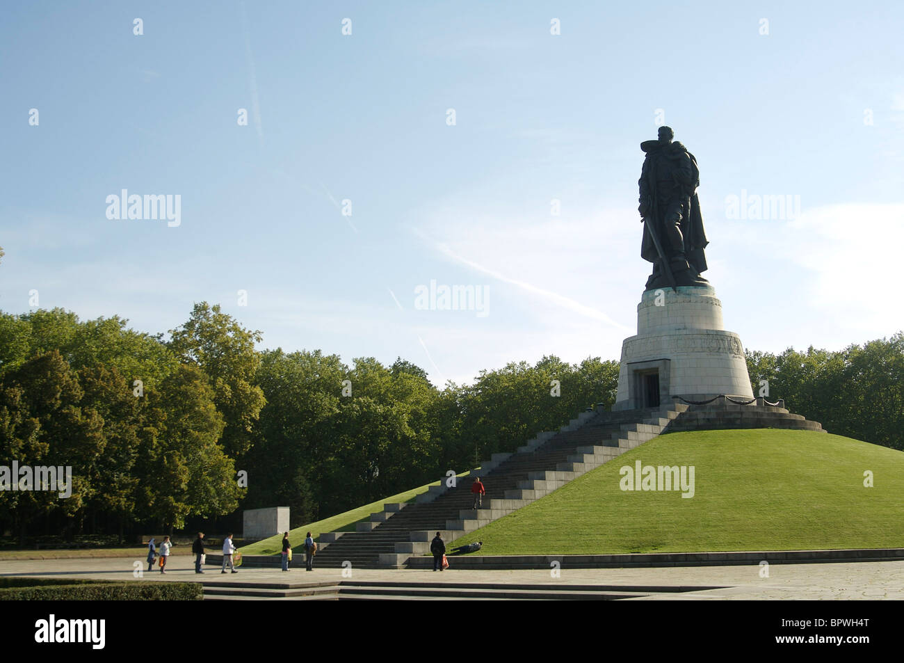 View to the Soviet Memorial in Treptower Park Stock Photo - Alamy