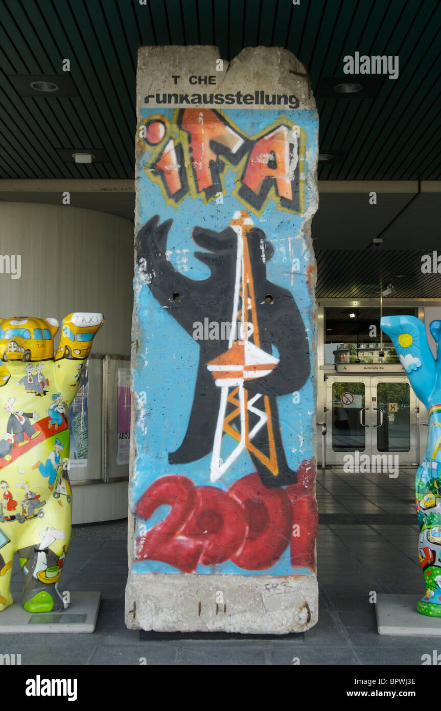 Detail of the Berlin wall art, a bear with the Funkturm, TV tower in Messegelande Stock Photo ...