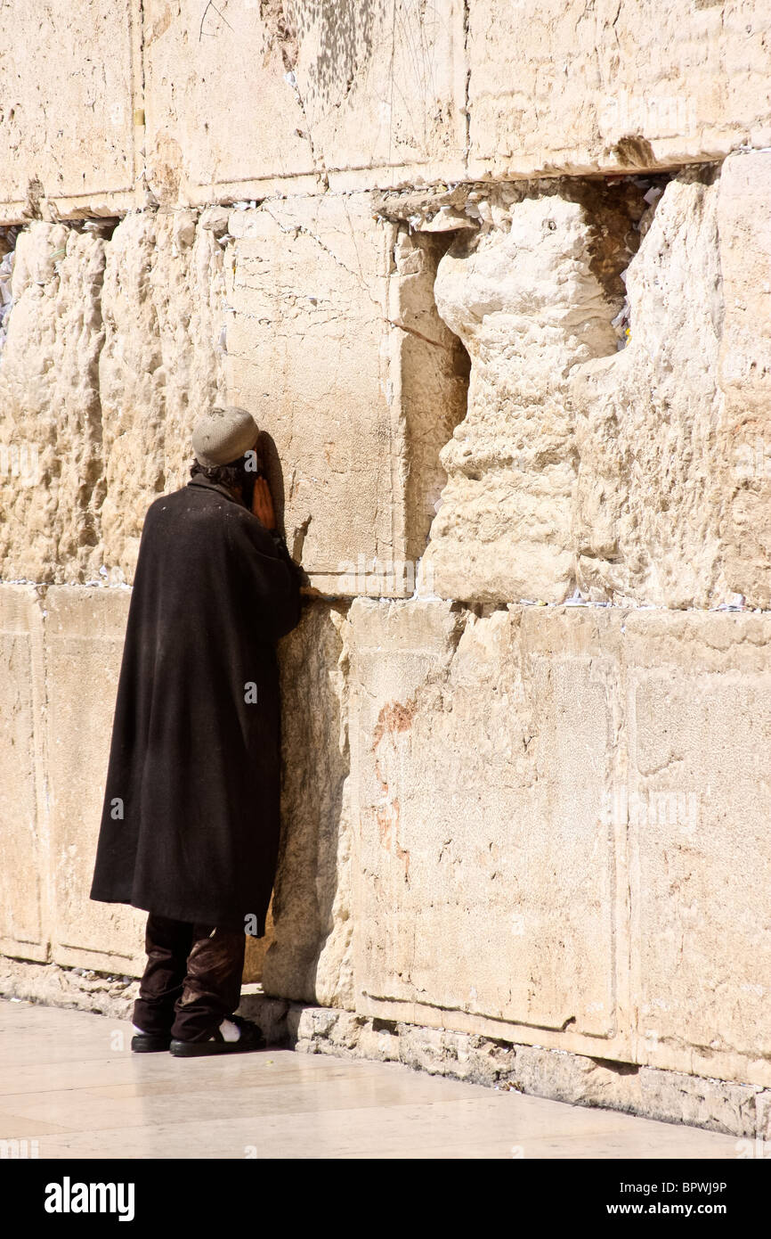 Praying at the Western Wall in Jerusalem Stock Photo - Alamy