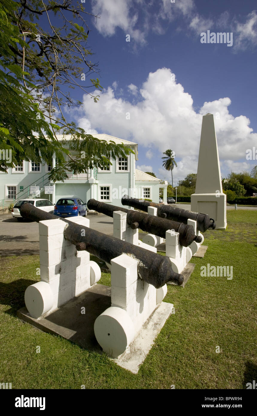 Cannons and Holetown Monument commemorated to Captain Henry Powell and ...