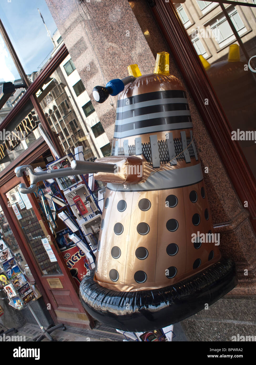 Doctor who dalek toy hi-res stock photography and images - Alamy