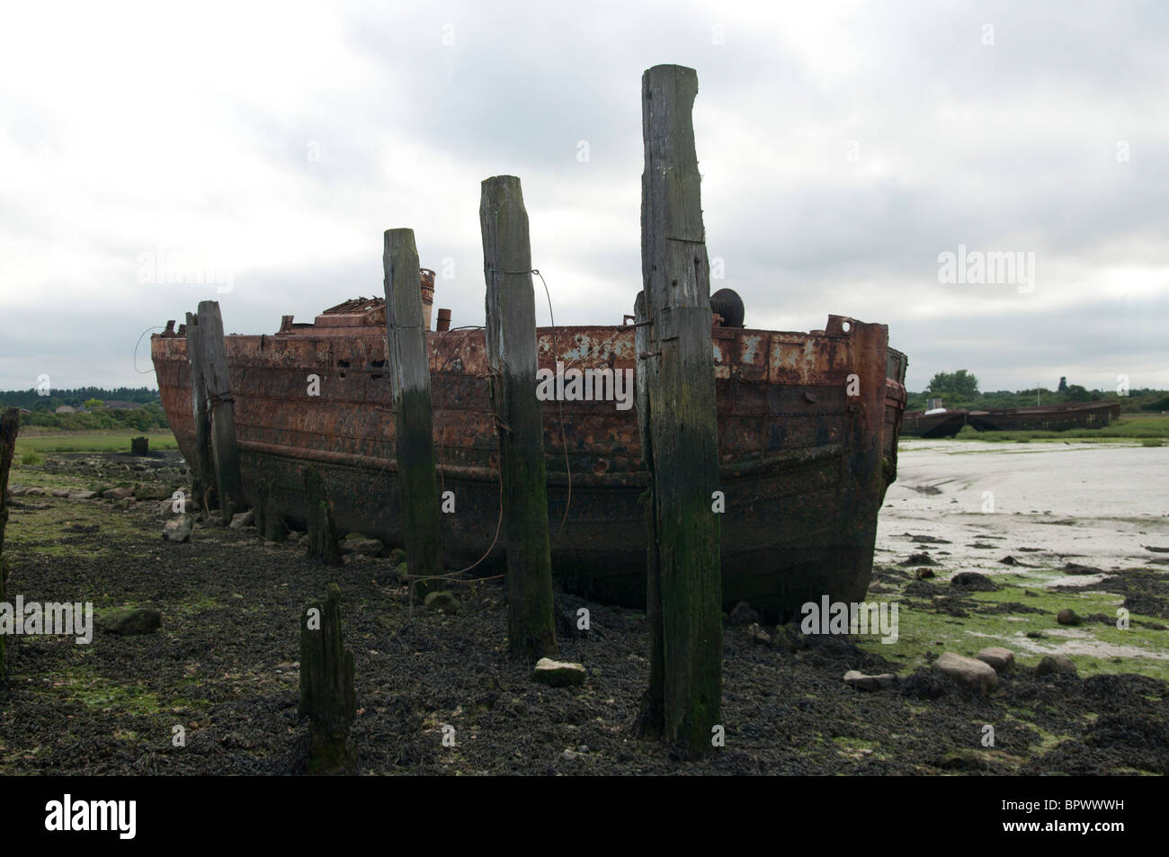 river medway wrecked ship tug boat waterloo built in 1891by ship ...