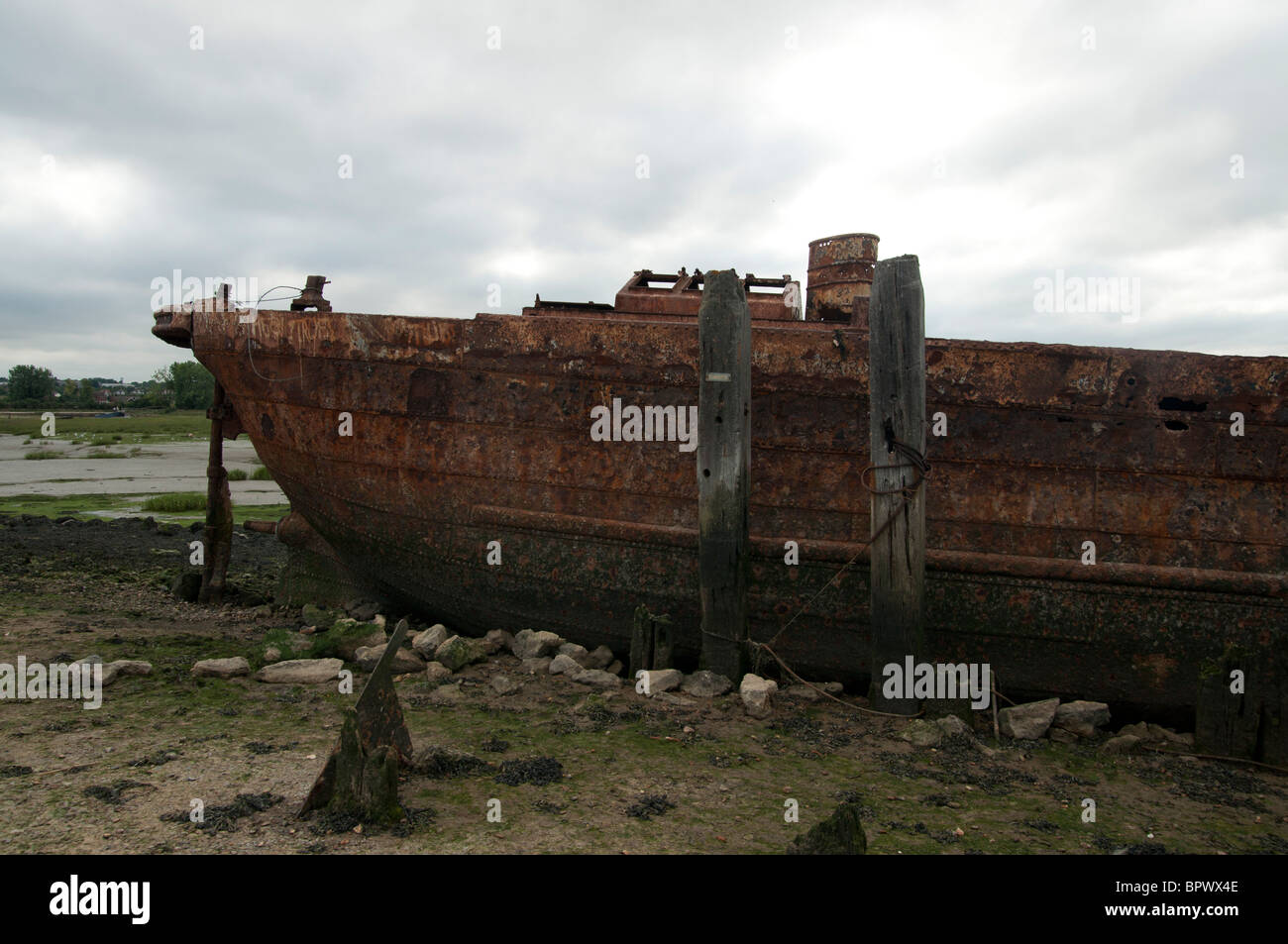 river medway wrecked ship tug boat waterloo built in 1891by ship ...