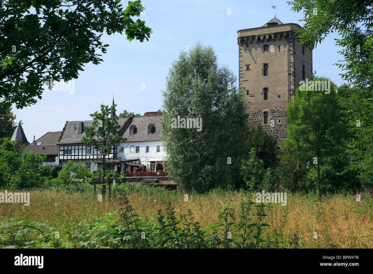 Mittelalter, Feste Zons, Zollturm und Rheintor in Dormagen-Zons ...