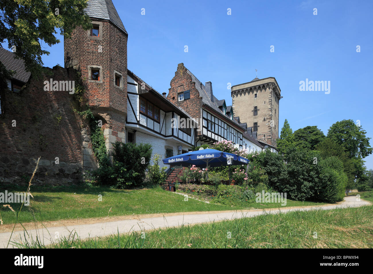 Mittelalter, Feste Zons, Zollturm und Rheintor in Dormagen-Zons ...