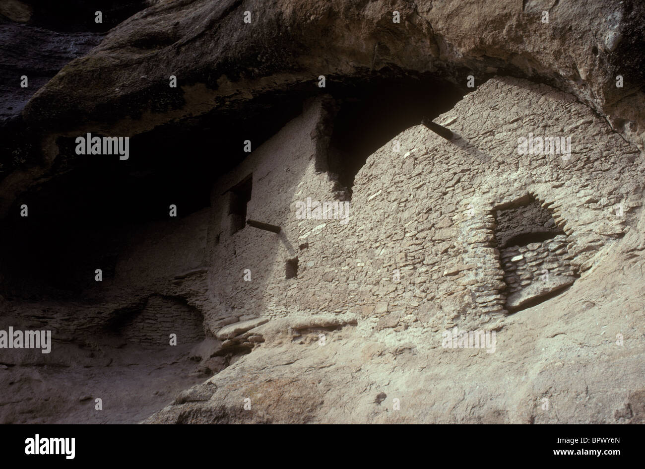 Cliff dwelling native americans hi-res stock photography and images - Alamy