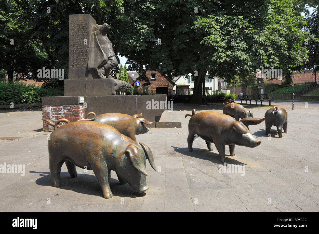 Mittelalter, Feste Zons, Schweinebrunnen von Bernhard Lohf in Dormagen ...