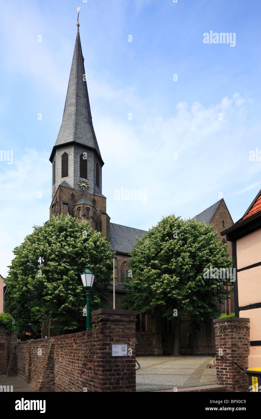 Neugotische Martinuskirche in Dormagen-Zons, Niederrhein, Nordrhein ...