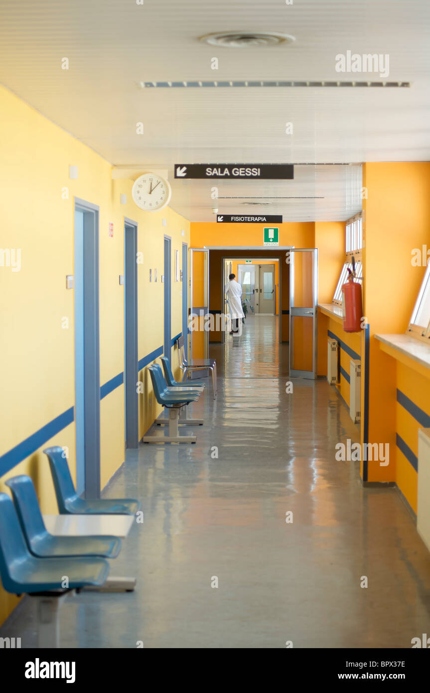 Hospital corridor and sign hi-res stock photography and images - Alamy