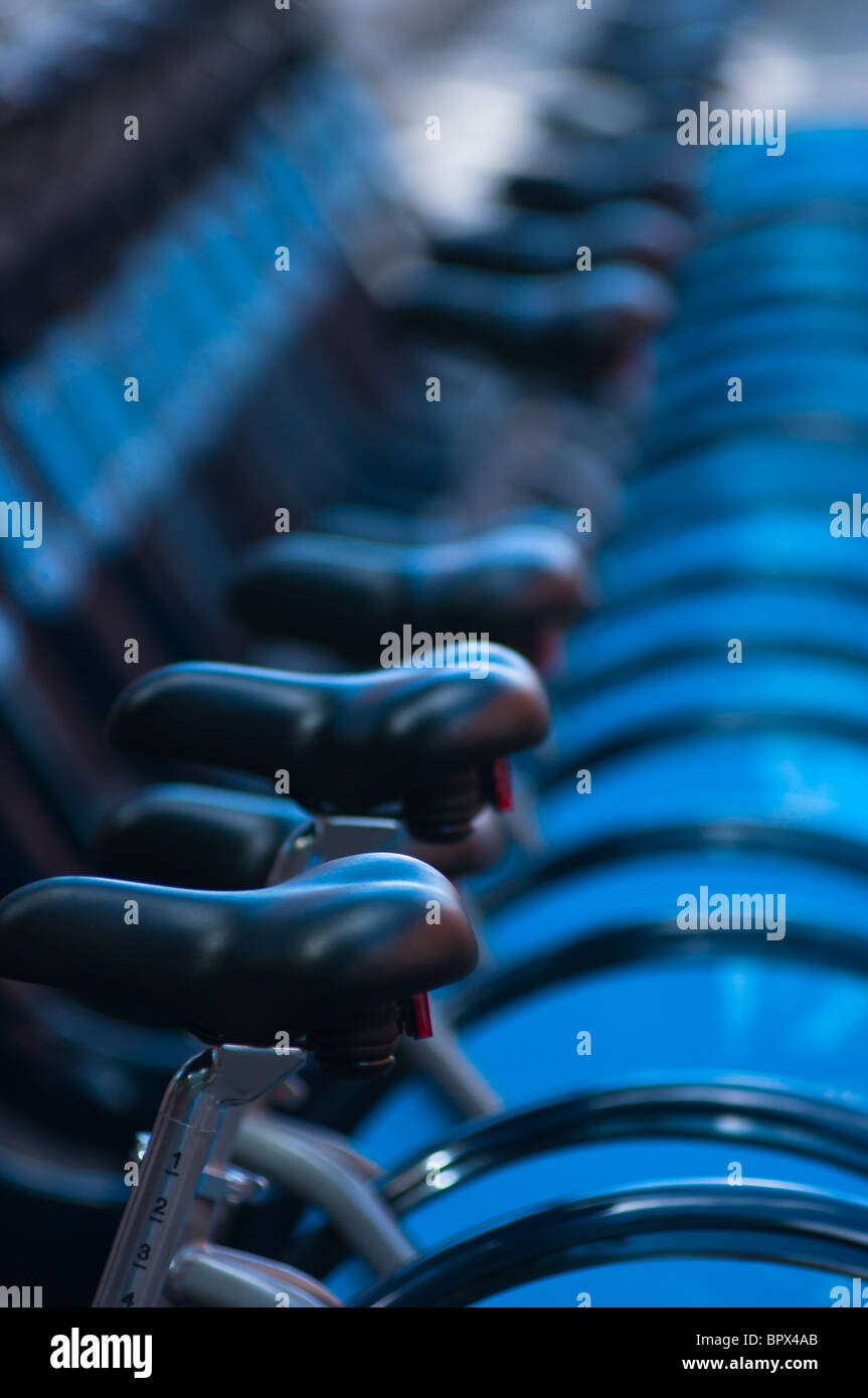 Londons blue bikes hi-res stock photography and images - Alamy