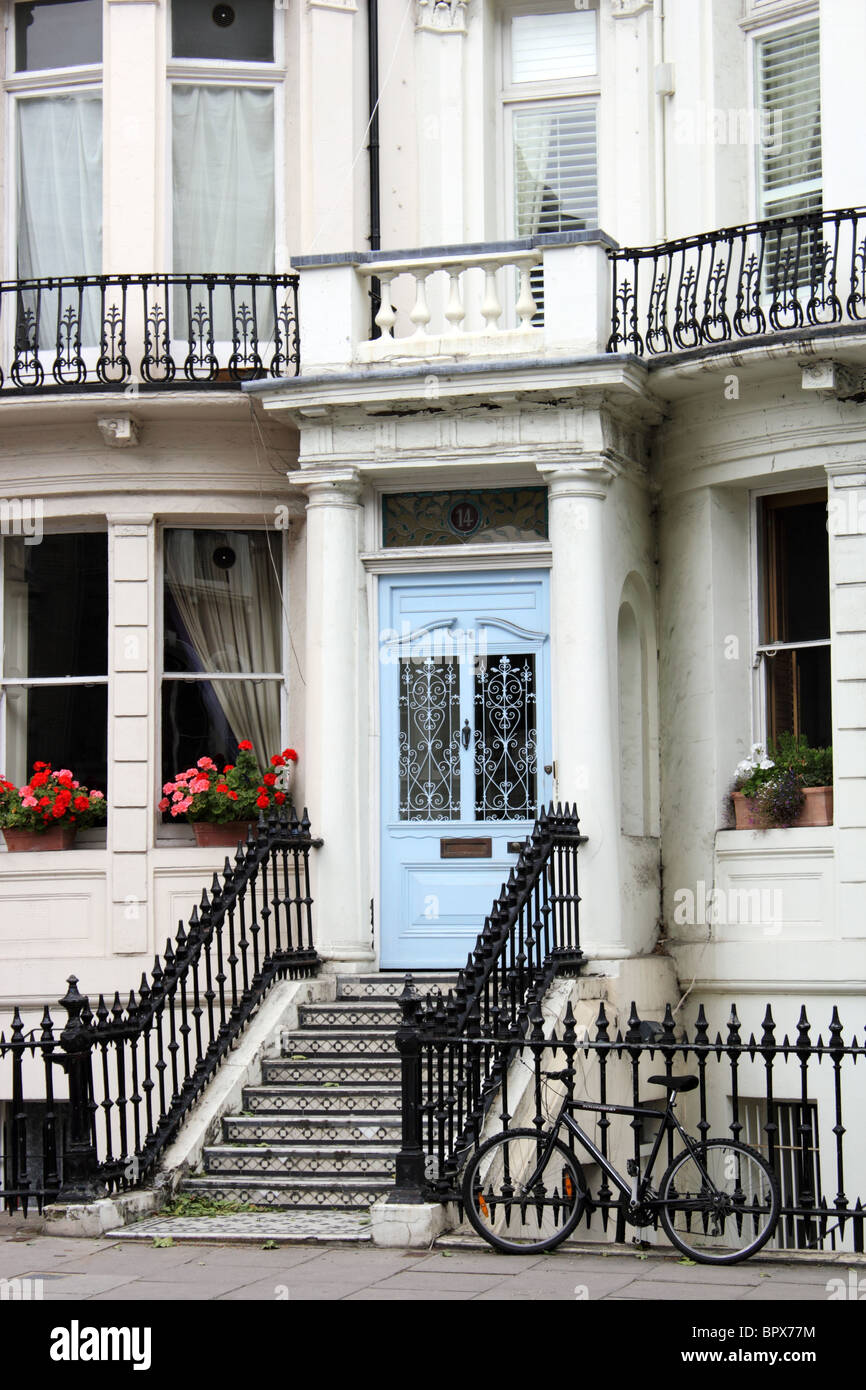 Notting hill the blue door hi-res stock photography and images - Alamy