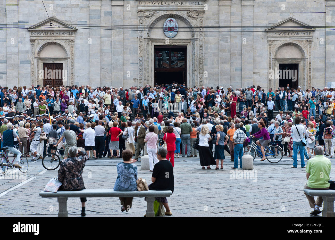 Italy,Turin, crowd in front of the Cathedral in a Sunday Stock Photo ...