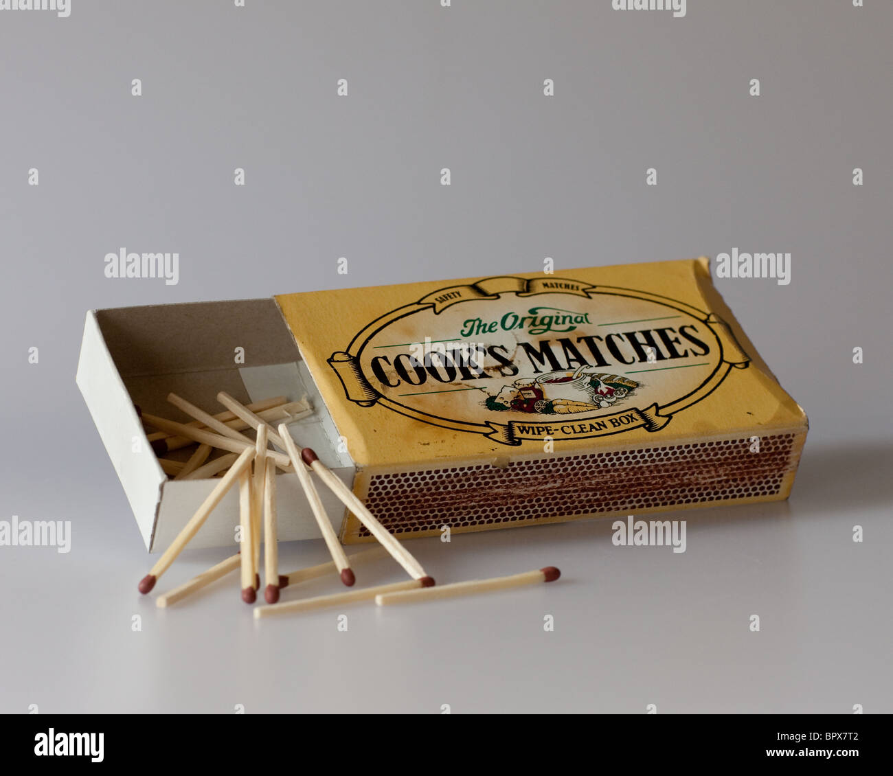 Box matches hi-res stock photography and images - Alamy